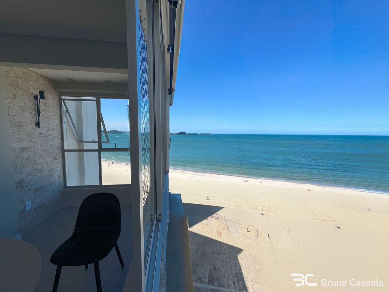 ALICE 70 m² privativos, 2 suÌtes, 1 vaga, mobiliado equipado