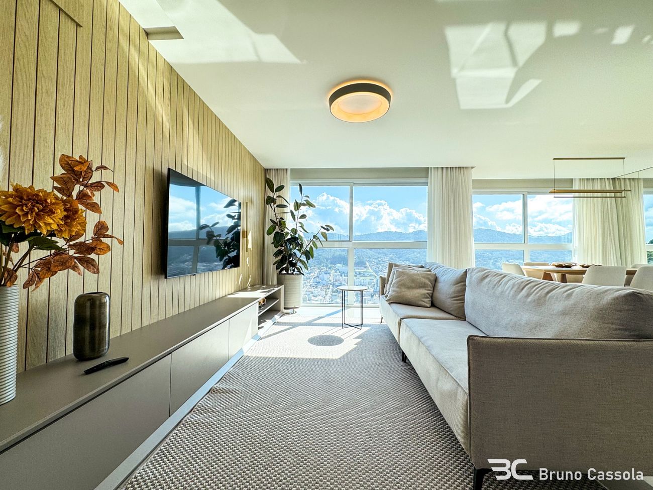 APARTAMENTO NO EDIFÍCIO FALCON TOWER: Andar alto, Mobiliado